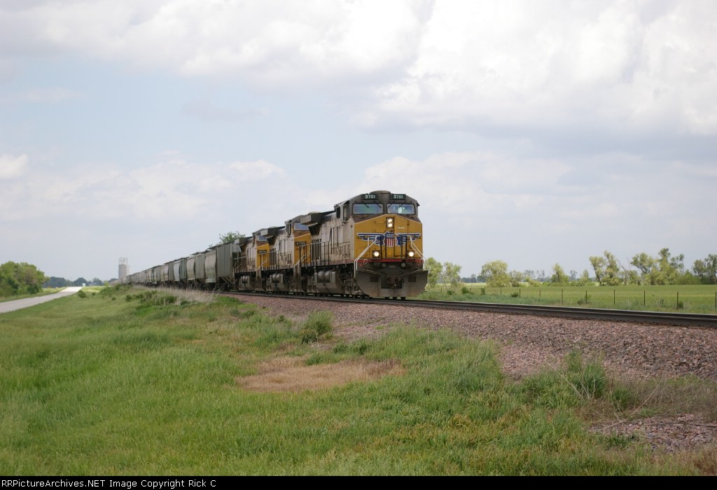 UP 5701 Leads A SB Unit Grain Train